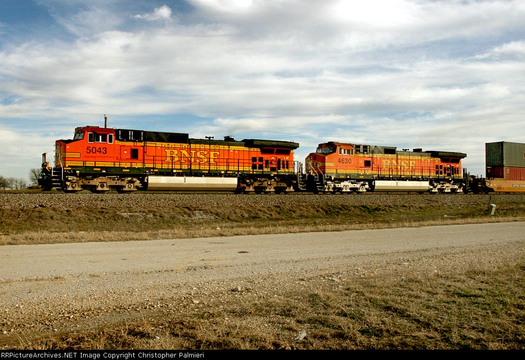 BNSF 5043 and BNSF 4630